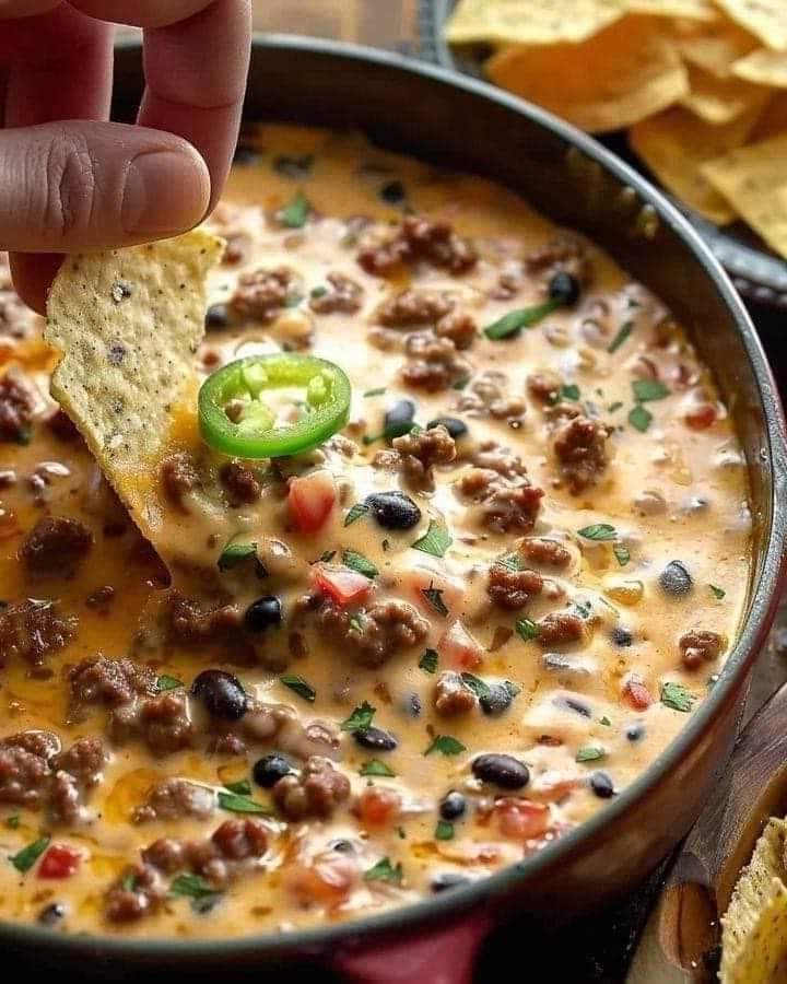 Recipe for Loaded Beef and Bean Nacho Cheese Dip - CYSSERO