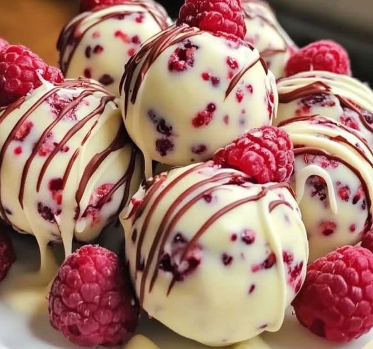 White Chocolate Raspberry Truffles Recipe - CYSSERO