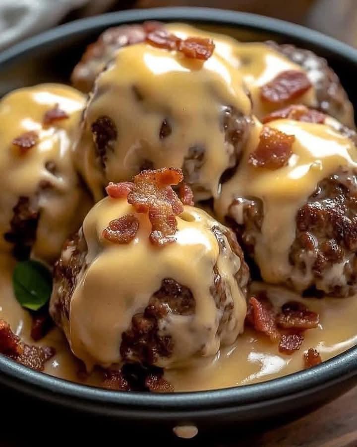 Cheesy Meatballs with Bacon - CYSSERO